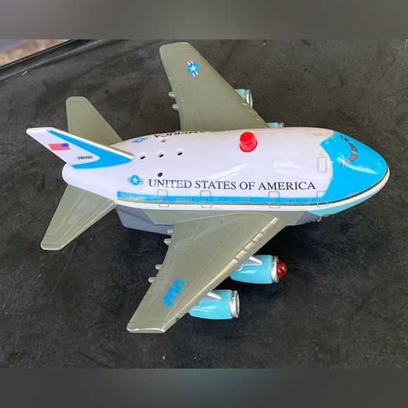 Toys | Daron Pull Back Toy Plane Lights Sound United States Of America ...